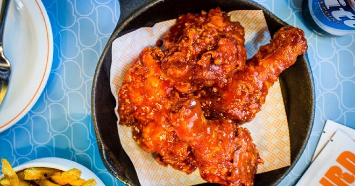 Fabric inaugure le brunch drum’n’bass avec chicken wings et punch à ...