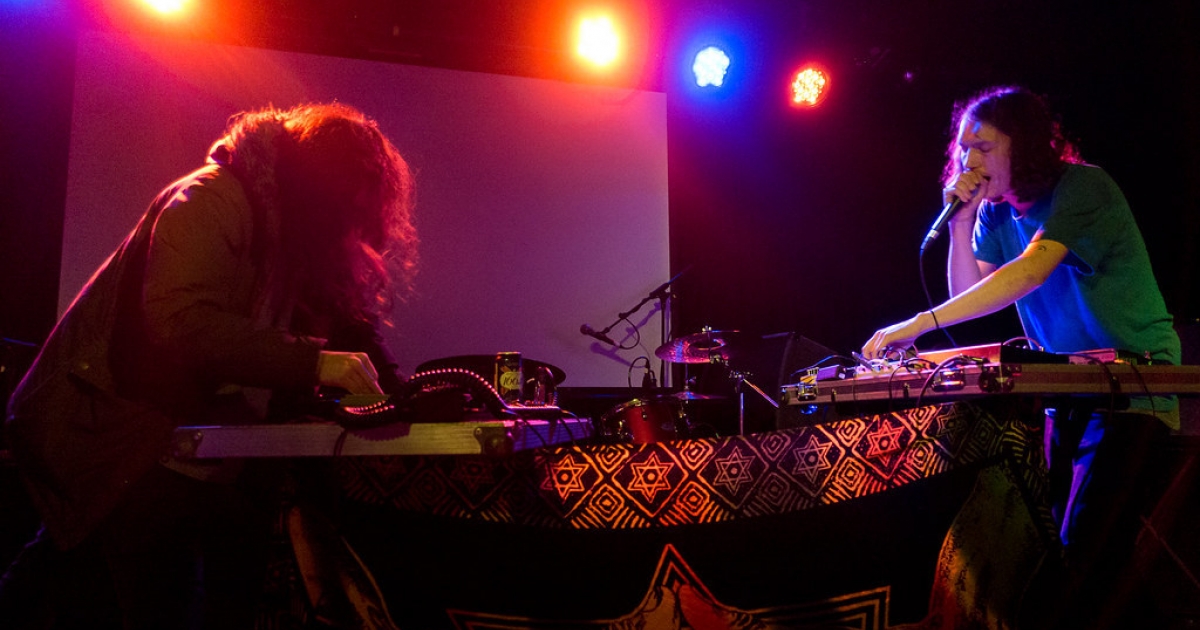 Entre techno et indus, le nouvel EP de Giant Swan est marqué par le ...