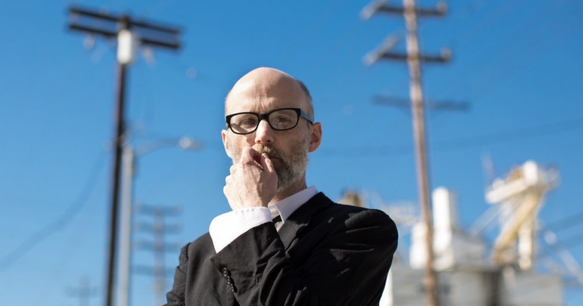Moby vend une centaine de pièces d’équipement studio, synthés et ...